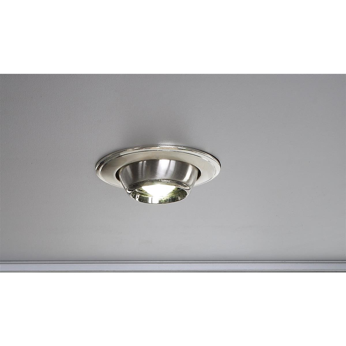 Displays2go, Tall Glass Showcase, Aluminum, Tempered Glass, Melamine – Silver, Clear (SMPLTW02SV)