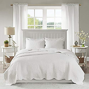 Madison Park Tuscany Quilt Set-Casual Damask Medallion Stitching Design , Lightweight Coverlet Bedspread Bedding, Shams, King/Cal King(104"x94"), Medallion White 3 Piece