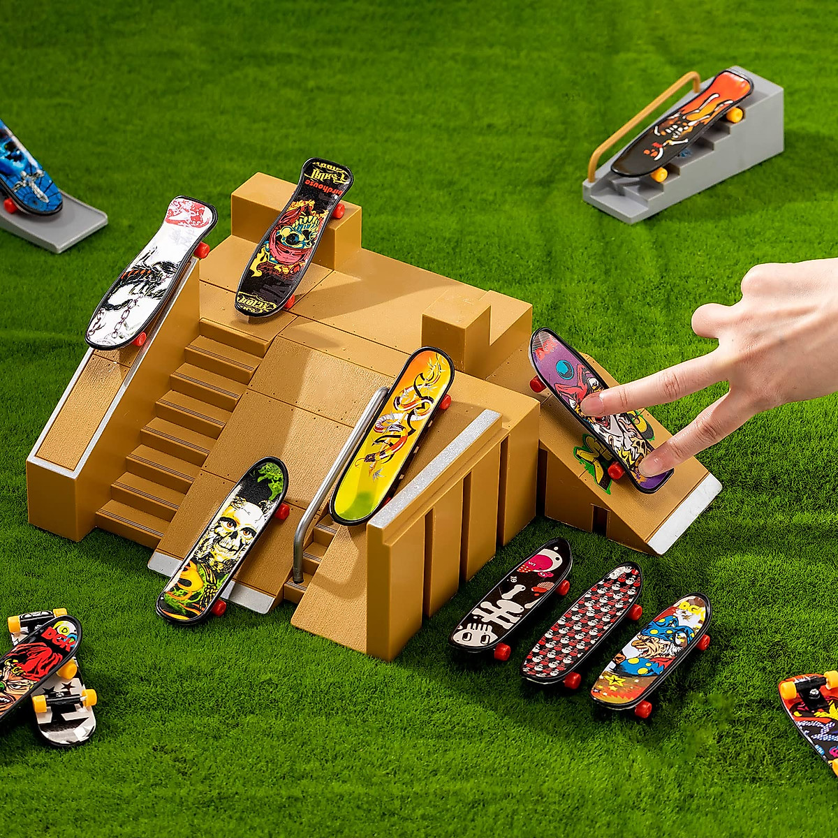 160 Pieces Fingerboard Finger Mini Skateboard Party Favors Toy Finger Boards Set with Double Sided Pattern Finger Toys Birthday Gift for Teens and Adults, Random Pattern