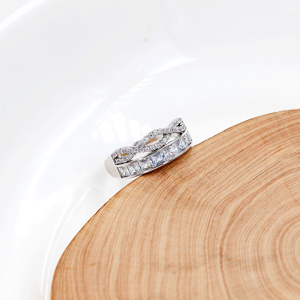 Uloveido Womens Emerald Cut Cubic Zirconia Channel Set Eternity Band Infinity Ring Platinum Plated Wedding Anniversary Jewelry Y937 (Platinum, 7)