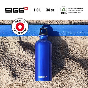 SIGG - Aluminum Water Bottle - Traveller Blue - Climate Neutral Certified - Suitable For Carbonated Beverages - Leakproof & Lightweight - BPA Free - 34 oz