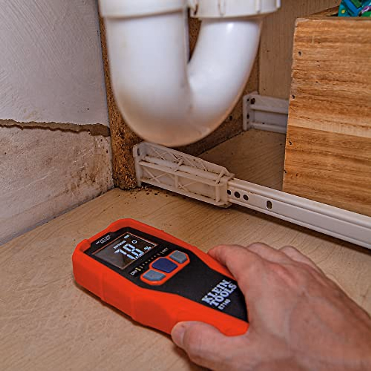 Klein Tools ET140 Pinless Moisture Meter for Non-Destructive Moisture Detection in Drywall, Wood, and Masonry; Detects up to 3/4-Inch Below Surface