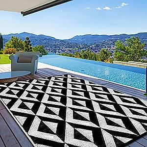 GARTOL Waterproof Indoor Outdoor Rug, Reversible Modern Area Rug Mats, Geometric Triangle Pattern Plastic Straw Rug for RV, Patio, Backyard, Pool Deck, Picnic, Beach, Camping (5' x 8', Black & White)
