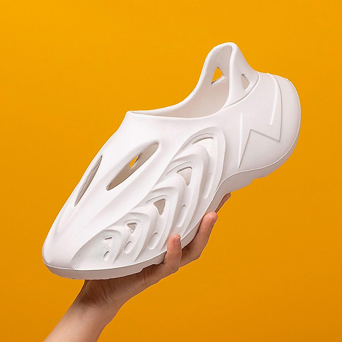 Unisex Foam Runner Sneakers for Men Closed Toe Cloud Slides Pillow Fashion Running Shoes Women Runners Sandals Outdoor Indoor Beach Shoes White