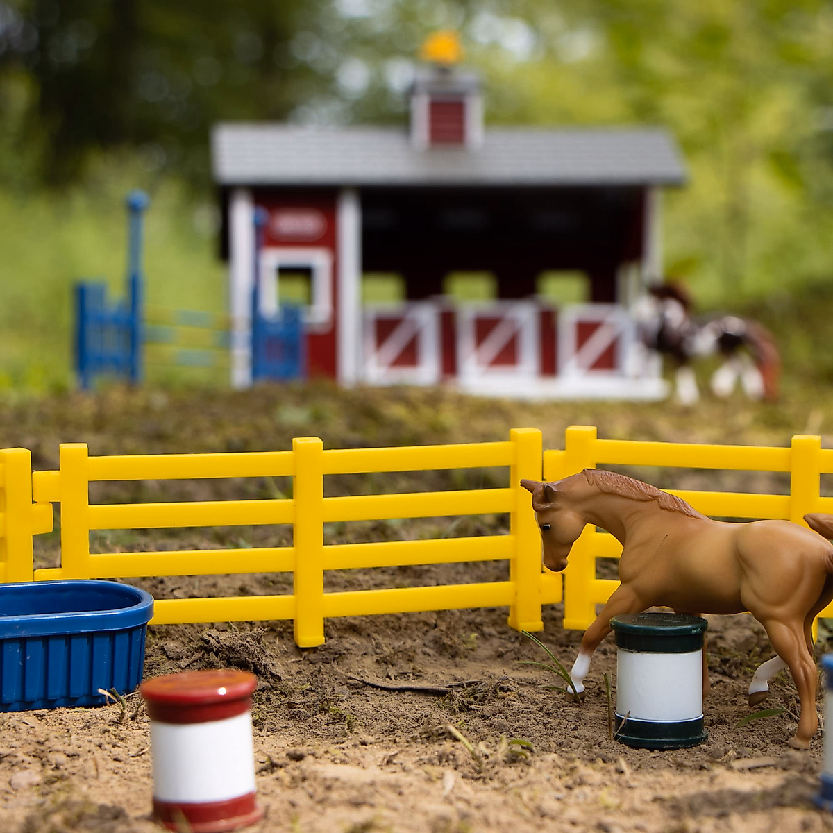 59197 Stablemates Red Stable Set with Two Horses, N/a