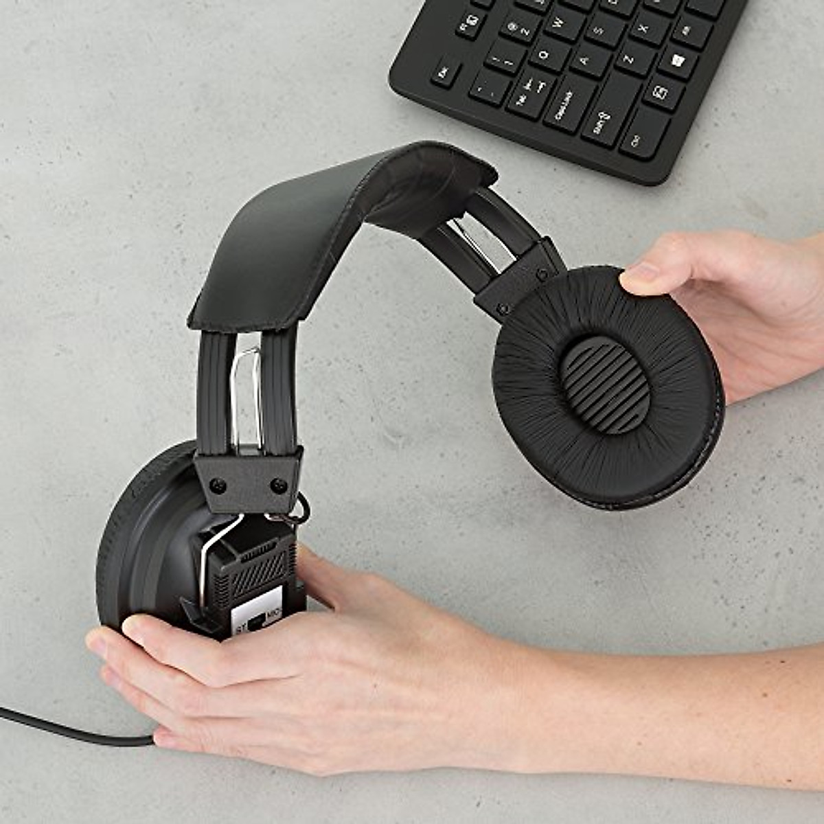 Egghead Switchable Stereo Mono Over Ear Headphones 3.5mm (1/8") Plug - Pack of 10 (EGG-IAG-1003-SO-10)