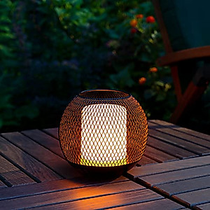 Navaris Outdoor Solar Candles (Set of 2) - LED Candle Lights with Holders - Lantern Lighting with Black Metal Mesh Holder - for Table, Patio, Garden