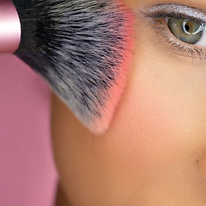 Real Techniques Mini Multitask Makeup Brush, For Blush, Bronzer & Powder, Face Brush with Custom-Cut Synthetic Bristles, For Loose & Pressed Powder, Travel Sized, Vegan & Cruelty-Free, 1 Count