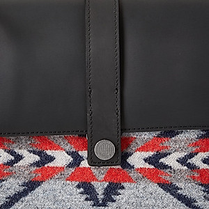 Pendleton Women's Square Crossbody, Tecopa Hills Grey, One Size