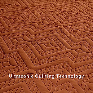 Full Queen Size Burnt Orange Rust Quilt Set - Lightweight 3-Piece 90''x98'' Bedspread Coverlet with Checkered Pattern, Soft Warm Microfiber Bed Cover for All Seasons (1 Quilt, 2 Pillow Shams)