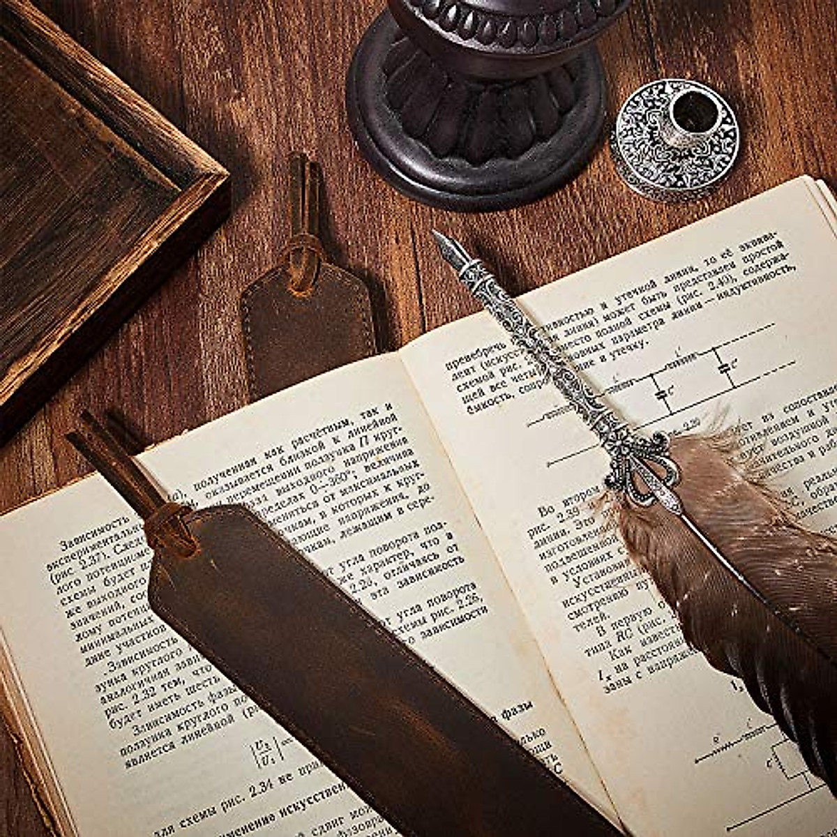 Leather Bookmark, Classic Stitched Bookmark, Leather Page Markers for Men Women Kids Halloween Christmas Bookworms Writers Relatives and Friends (2 Pieces)