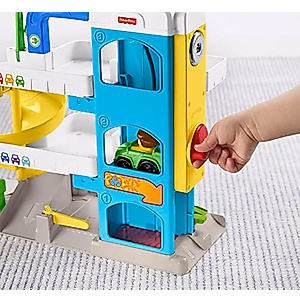 Fisher-Price Little People Toddler Toy Helpful Neighbor’S Garage Playset with Spiral Ramp and 2 Wheelies Cars for Ages 18+ Months