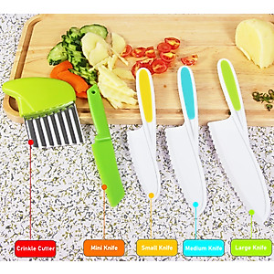 Kids Knife Set 5 Pcs Toddler Safe Knives Plastic Child Friendly Knife with Crinkle Cutter BPA-Free Serrated Edges Kitchen Tools for Real Cooking and Cutting Lettuce Board Sandwich