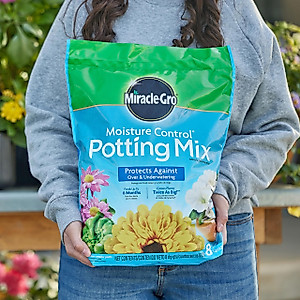 Miracle-Gro Moisture Control Potting Mix - Soil for Indoor & Outdoor Containers, Added Fertilizer Feeds Up to 6 Months, 8 qt.