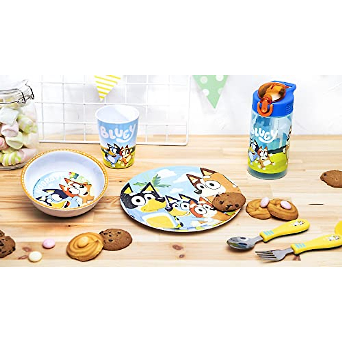Zak Designs Bluey Kids Dinnerware Set Includes Plate, Bowl, Tumbler, Water Bottle, and Utensil Tableware, Made of Durable Material and Perfect for Kids (6 Piece Gift Set, Non-BPA)