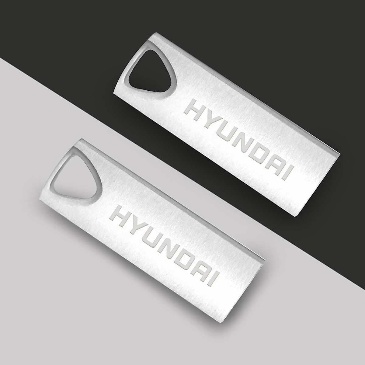 HYUNDAI Bravo Deluxe 16GB USB 2.0 Metal Flash Drive with Keychain - Max. Read Transfer Rate 10MB/s and Max. Write Transfer Rate 3MB/s [Silver] Components U2BK/16GAS