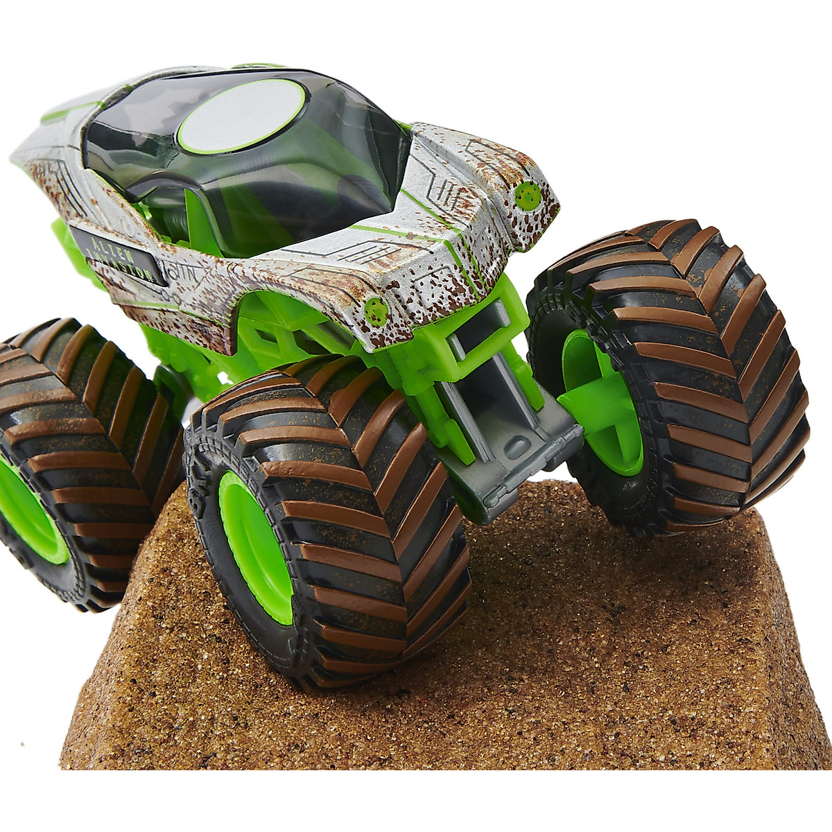 Monster Jam, Alien Invasion Monster Dirt Starter Set with 8oz Monster Dirt and Official 1:64 Scale Truck