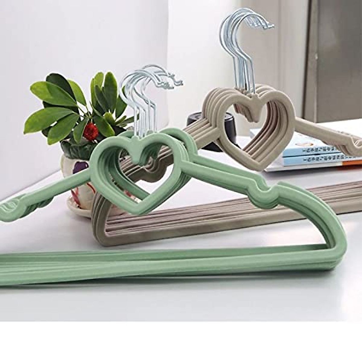 42CM 10/20PCS Cute Hangers Velvet Hangers Heart Design Clothing Rack Clothes Drying Rack Coat Hanger Hangers for Clothes (Color : Green, Size : 42CM 10PCS)