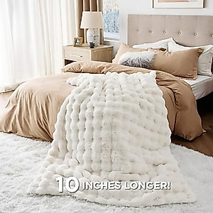 Bedsure Fluffy Faux Fur Throw Blanket Fuzzy Soft Bubble Blanket for Couch Bed Sofa Chair, Faux Fur Decor Gifts for Home Bedroom Living Room, Thick Warm Furry Cozy Gifts for Women, Cream, 50x70 Inch