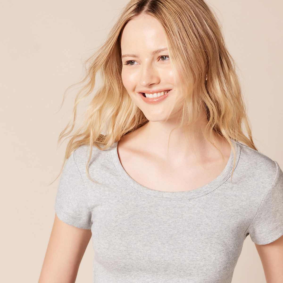 Amazon Essentials Women's Slim-Fit Cap-Sleeve Scoop Neck T-Shirt, Pack of 2, Charcoal Heather/Light Grey Heather, Small