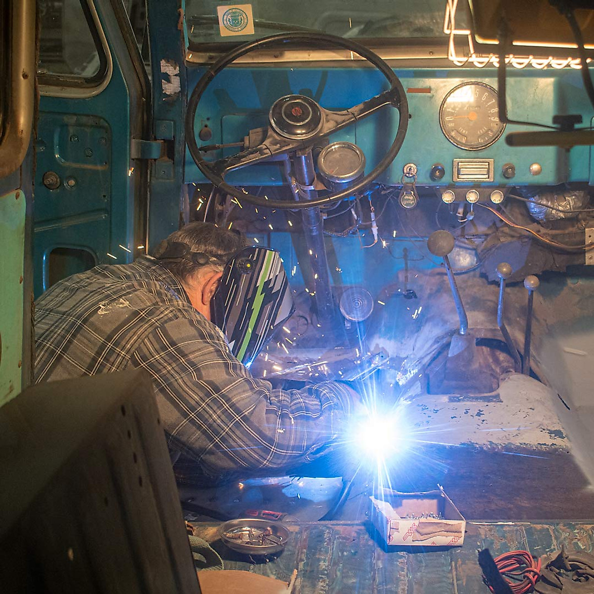 Forney Easy Weld 261, 140 FC-i MIG Welder, 120V, Green & 42300 Flux Core Mig Wire, Mild Steel E71TGS.030-Diameter, 2-Pound Spool