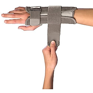 MUELLER Sports Medicine Reversible Wrist Stabilizer with Splint for Men and Women - Compression Wrist Support for Carpal Tunnel, Arthritis, Tendinitis Relief, Taupe, Small/Medium