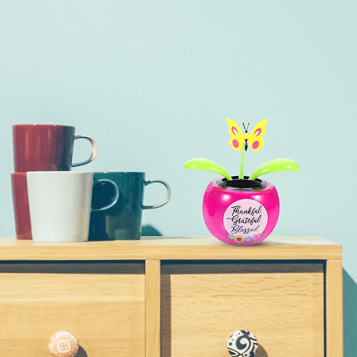 BESPORTBLE 2pcs Solar Dashboard Butterfly Dancing Bobblehead Butterflies Figurine Car Dash Shaking Action Figure Auto Vehicle Dash Decoration