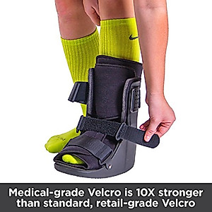 BraceAbility Short Broken Toe Boot | Walker for Fracture Recovery, Protection and Healing after Foot or Ankle Injuries (Small)