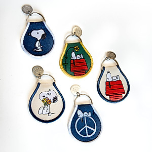 Three Potato Four x Peanuts® - Snoopy Flower Bouquet Patch Keychain