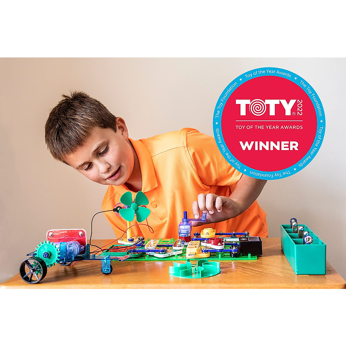 Snap Circuits Green Energy Electronics Exploration Kit | Over 125 Exciting STEM Projects | Full Color Project Manual | 45+ Snap Circuits Parts | STEM Educational Toys for Kids 8+