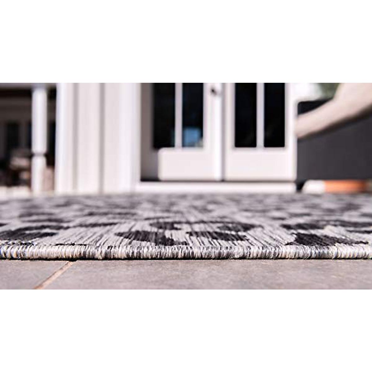 Unique Loom Outdoor Safari Collection Transitional Indoor & Outdoor Wildlife Inspired Animal Print with Leopard Design Area Rug, 4 x 6 ft, Black/Light Gray