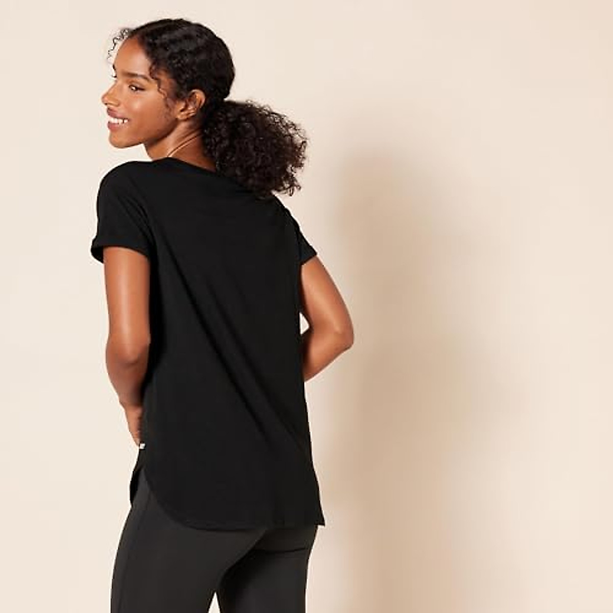 Amazon Essentials Women's Studio Relaxed-Fit Lightweight Crewneck T-Shirt (Available in Plus Size), Black, X-Large