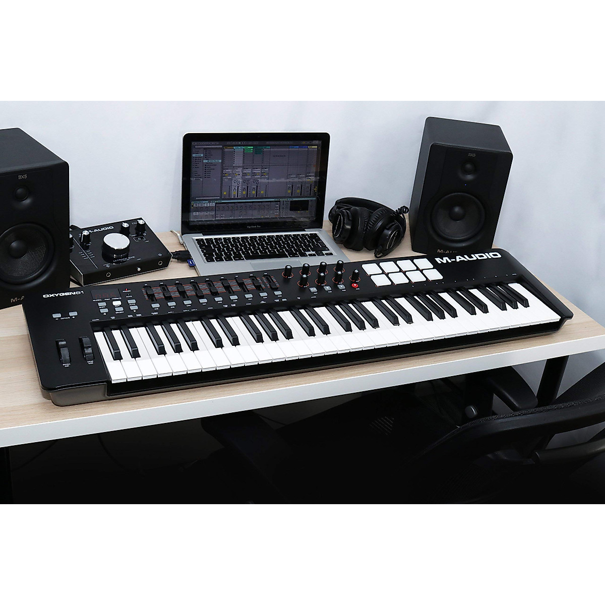 Oxygen 61 MK IV - 61-Key USB MIDI Drum Pad and Keyboard Controller (Renewed)
