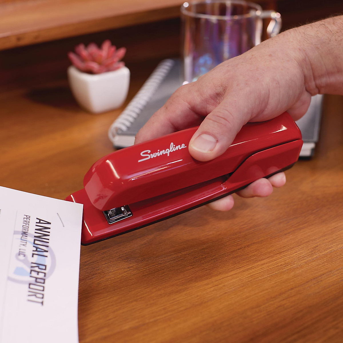 Swingline Stapler, 747 Iconic Desktop Stapler, 25 Sheet Capacity, Desk, Office, Rio Red (74736)