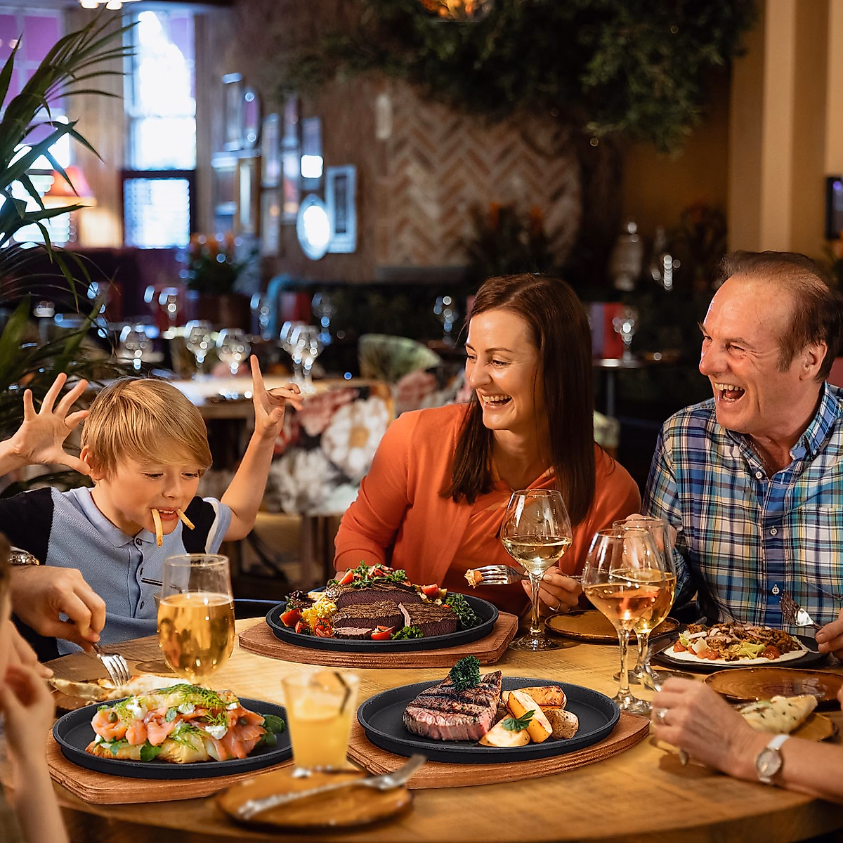 Mimorou 4 Sets Cast Iron Fajita Plate Set 9.84'' Steak Plate Sizzling Pan with Wooden Base and Gripper for Home Restaurant Kitchen Catering Cooking for Grilling Meats Seafood