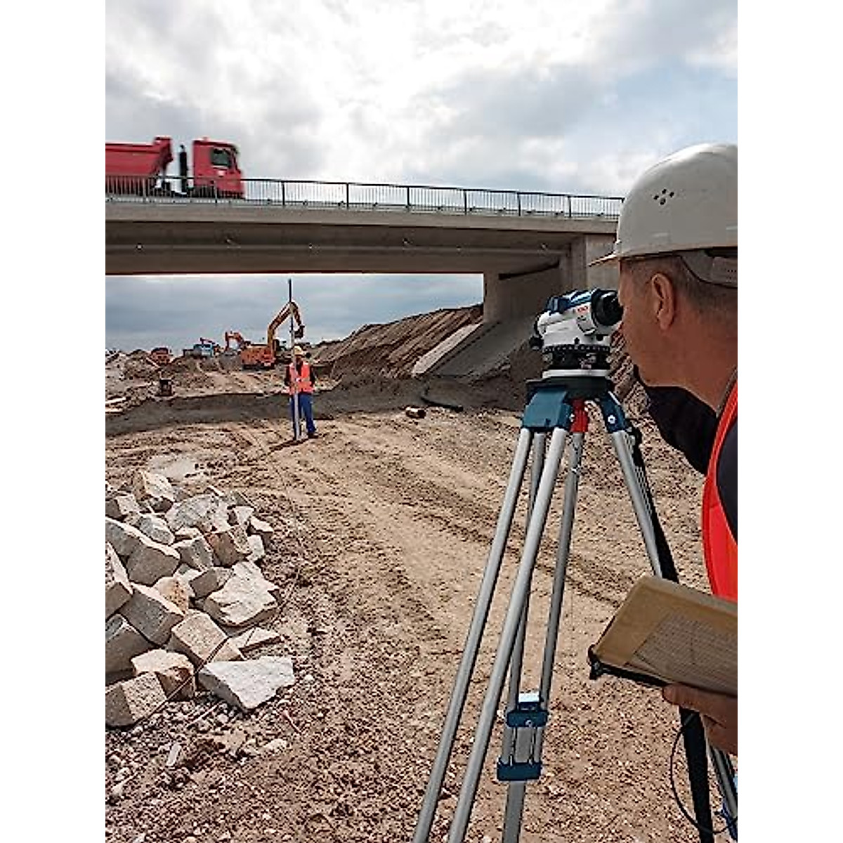 BOSCH Optical Level Kit with 32x Magnification Power Lens, Tripod and Rod GOL 32CK, Grey