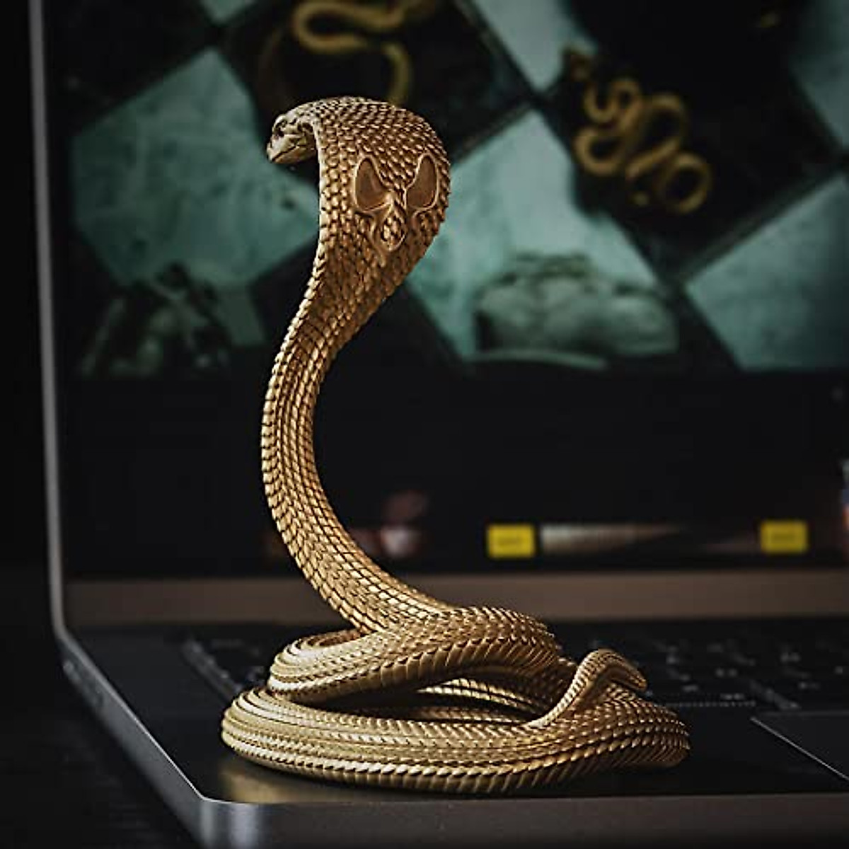 COPPERTIST.WU Cobra Phone Stand for Desk, Snake Cell Phone Holder Mobile Phone Tablet Desktop Smartphone Cellphone Accessories Office Home Statue Decor Ornament, Brass