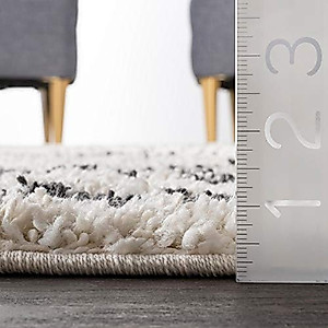 nuLOOM Mackie Moroccan Diamond Tassel Shag Area Rug, 5' 3" x 7' 7", Off-white