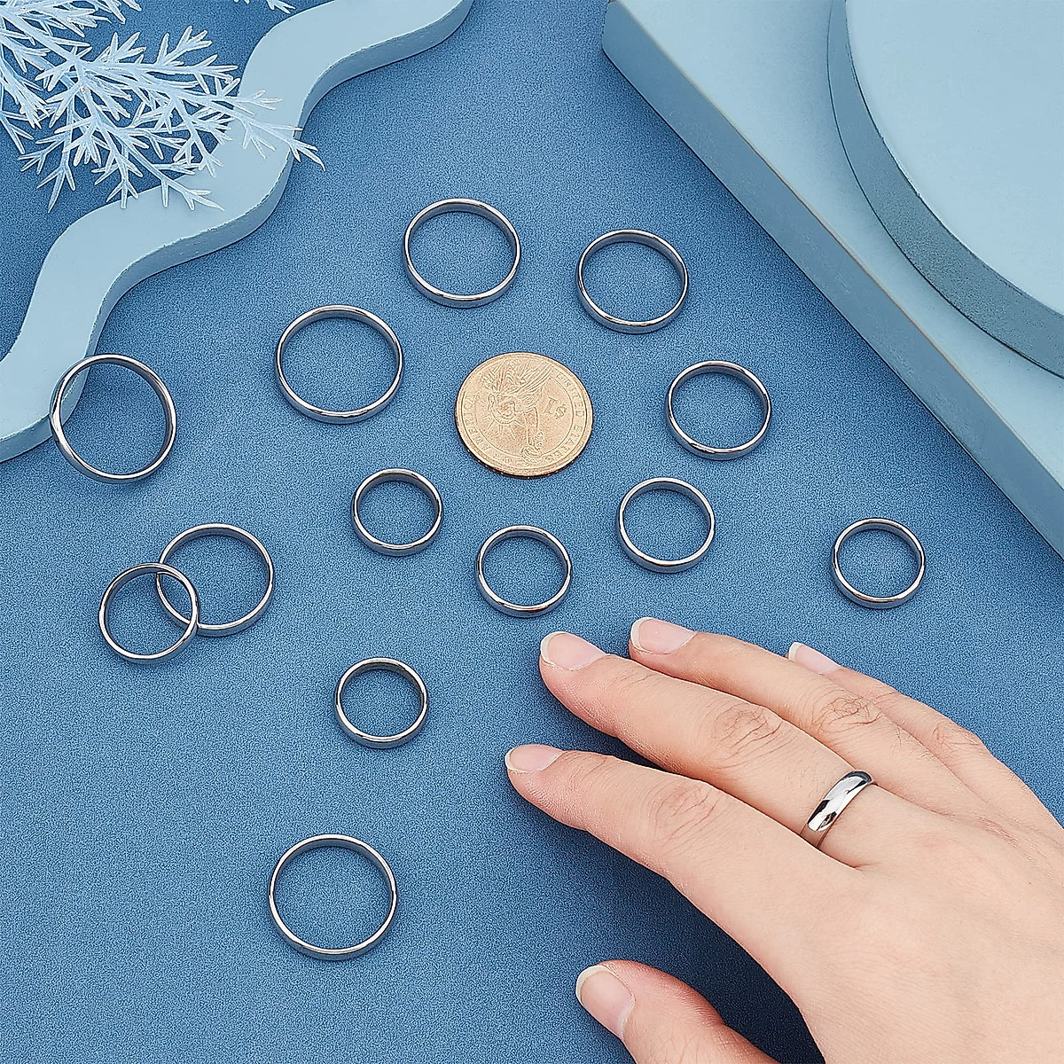 DICOSMETIC 14Pcs 7 Size Plain Finger Rings 4mm Knuckle Rings Wedding Band Stackable Rings Women's Thin Plain Band Rings Stainless Steel Ring Comfort Fit US Size 2-12