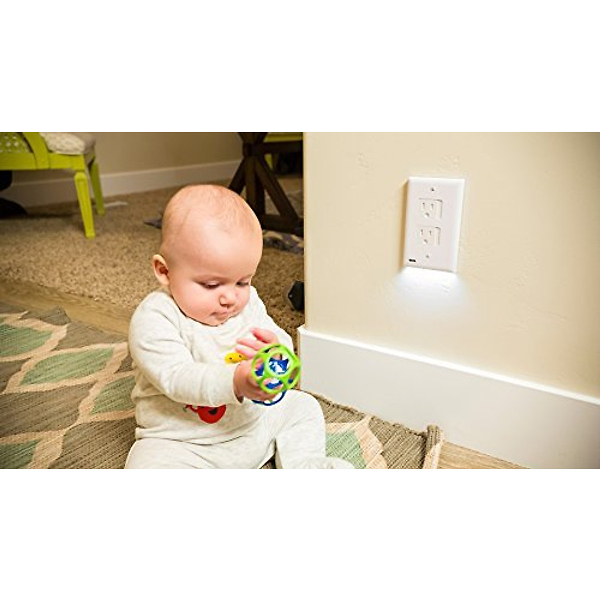 SnapPower 3 Pack SafeLight [for Décor Outlets] - Self-Closing Safety Cover Plate with LED Night Light - Child-Proofing Wall Plate Helps Protect Baby from Electrical Shock - (Décor, White)