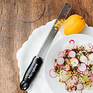 Microplane Premium Classic Series Zester Grater, 18/8, Black - Lemon Zester & Cheese Grater & Vegetable Grater - Citrus, Parmesan Cheese, Garlic, Ginger, Nutmeg, Chocolate - Stainless Steel Grater