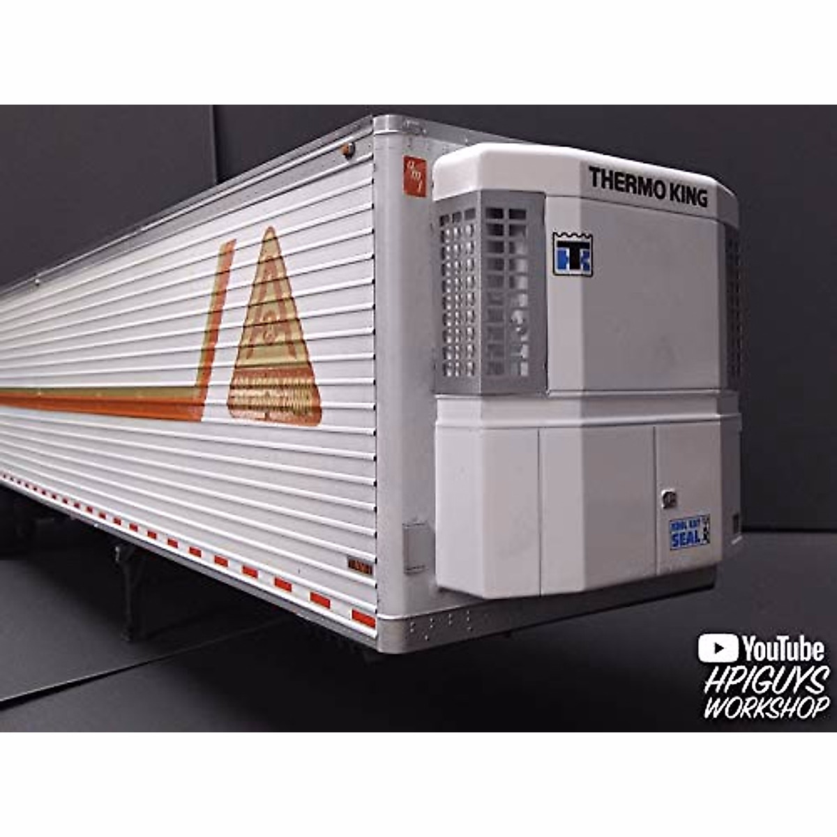 AMT Reefer Semi Trailer 1:24 Scale Model Kit