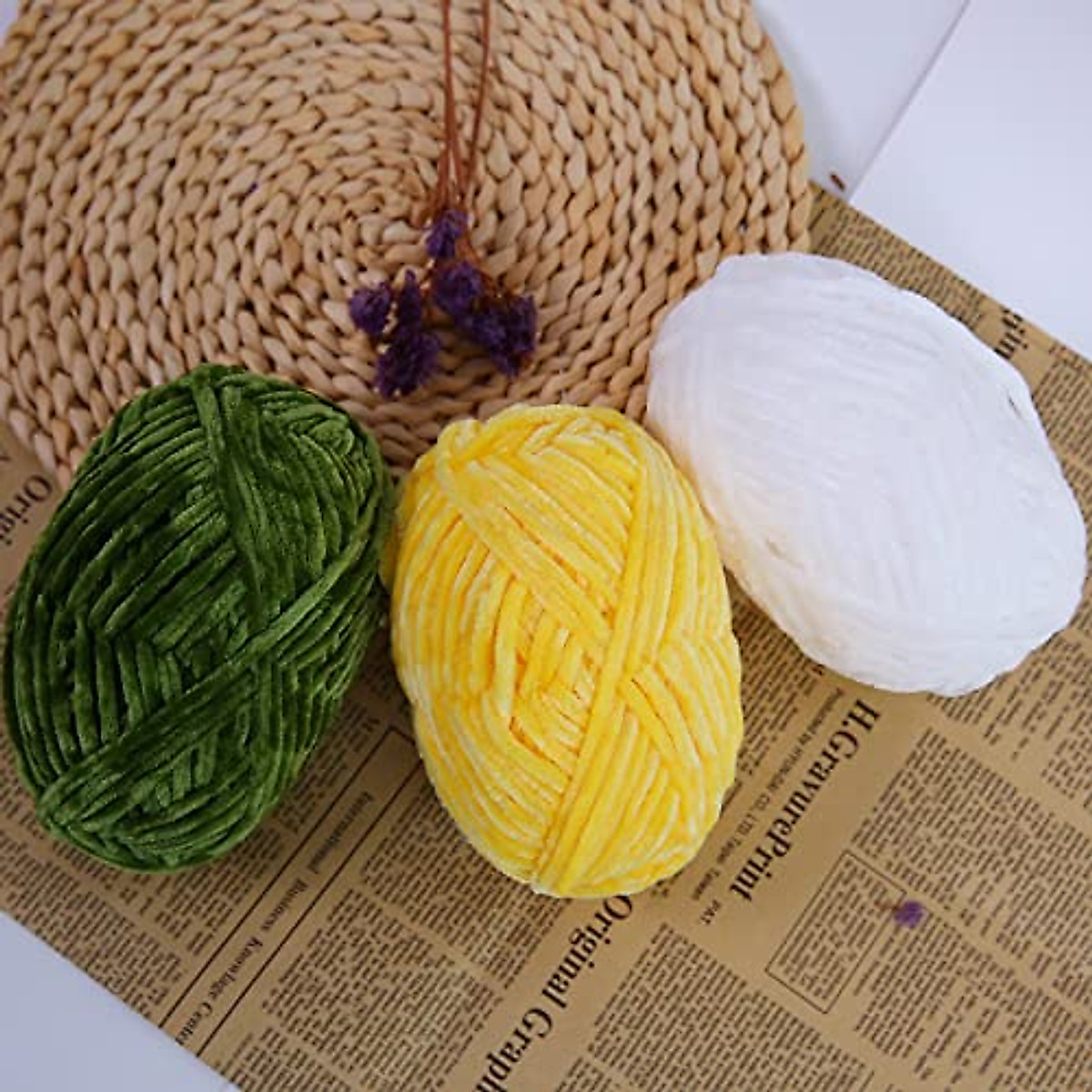 2x100gr Soft Velvet Chenille Blanket Yarn for Crocheting and Knitting Crochet Amigurumi Yarn Super Bulky (Yellow)