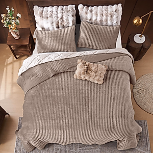 SHALALA Velvet Quilt King Size,Striped Bedding Set,Lightweight Velvet Comforter,Luxurious Suede Bedspread and Coverlet with Soft Brushed Microfiber Back for All Season(Light Taupe,King)