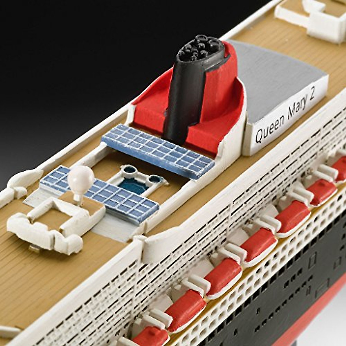 Revell 05808 Queen Mary 2 Cruise Liner - 1:1200 Model Kit