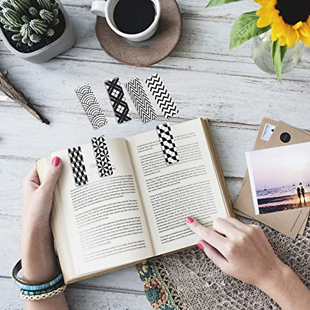 MWOOT 30Pcs Geometric Magnetic Bookmarks, Black White Magnet Page Markers Kit, Creative Magnetic Page Clips Bookmark for School Office Kids Students Book Lovers Reading Supplies (30 Styles, 6x2CM)