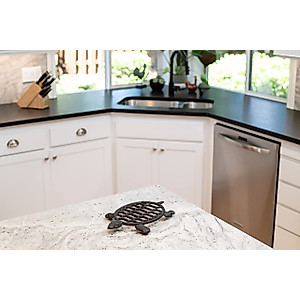 gasaré, Cast Iron Trivet for Pots, Pans, and Hot Dishes, Metal Trivet, Sea Turtle Design, Rubber Feet Caps, Ring Hanger, 11.5 x 8 Inches, Brown, 1 Unit