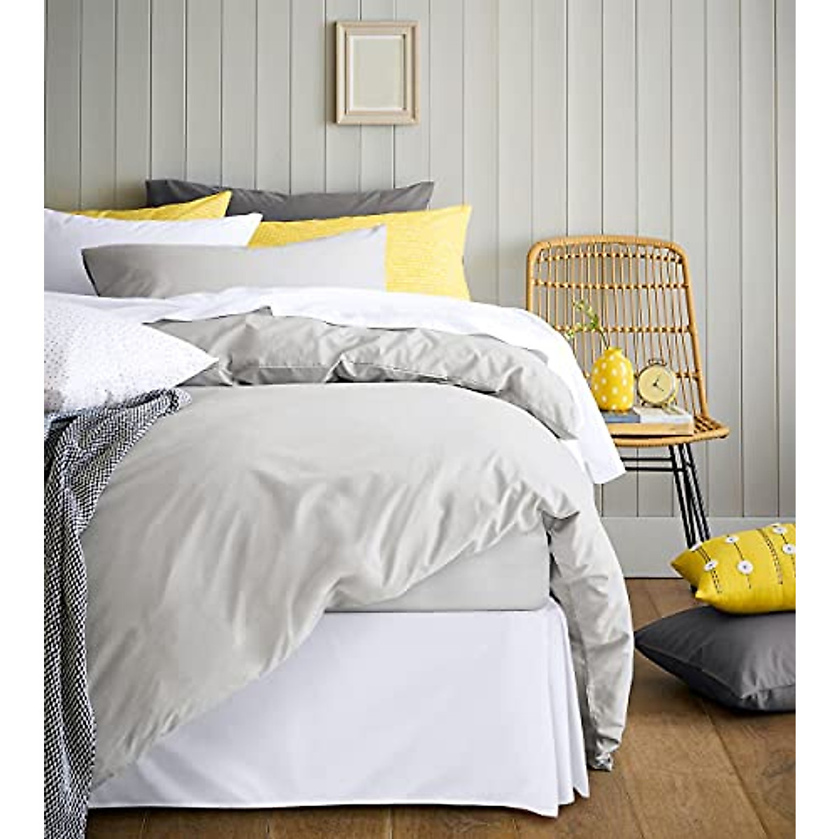 Utopia Bedding King Bed Skirt - Soft Quadruple Pleated Ruffle - Easy Fit with 16 Inch Tailored Drop - Hotel Quality, Shrinkage and Fade Resistant (King, White)