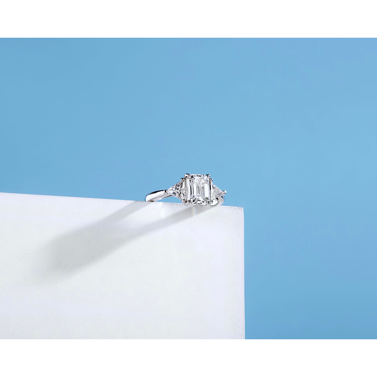 3CT Moissanite 3 Stone Emerald Cut Moissanite Engagement Rings for Women, 2-1/2 Carat Center Emerald Cut 2CT with Radiant Cut 1/2CT Sterling Silver with 18K White Gold Plated D Color VVS1 Clarity Wedding Ring Anniversary Promise Ring for Her Size 7