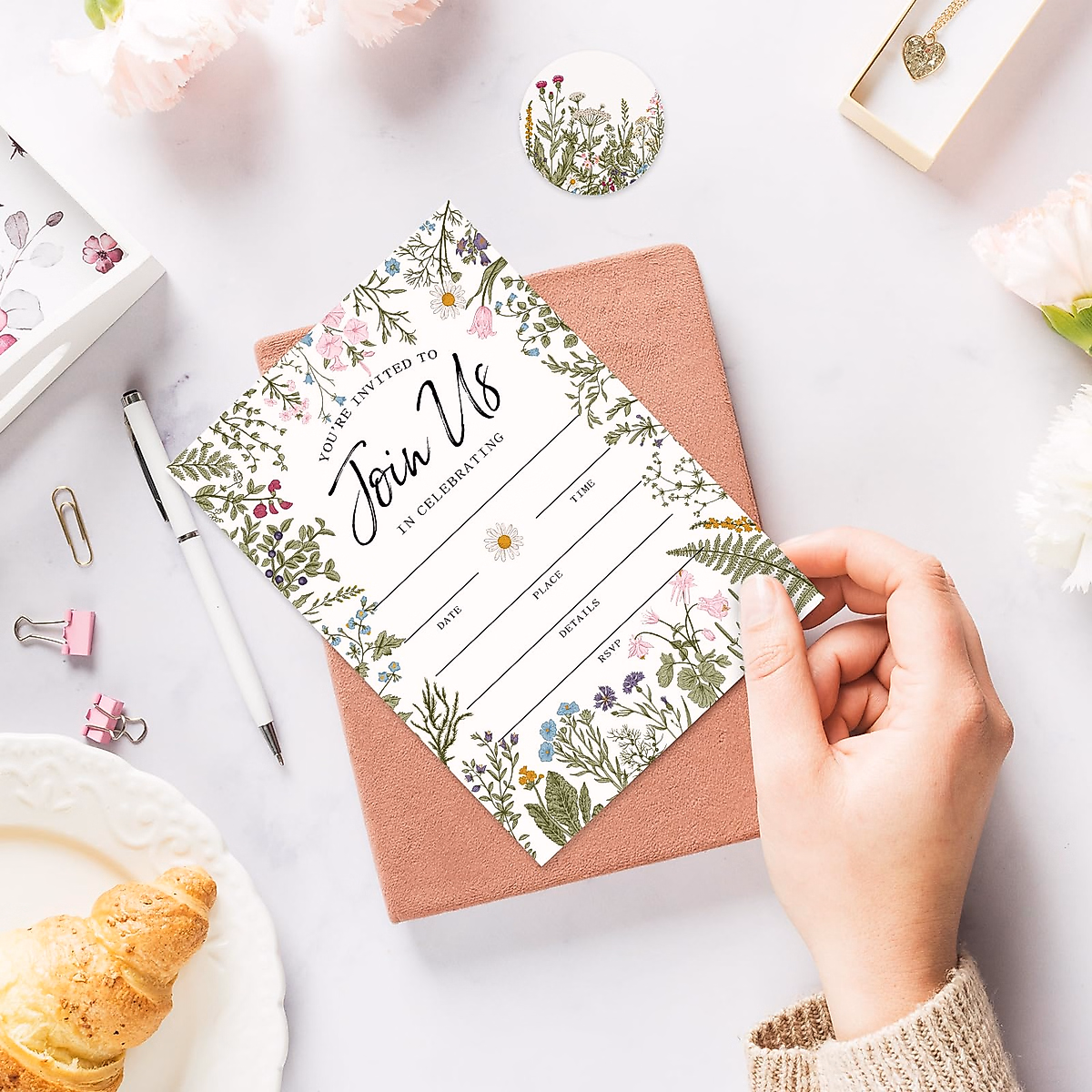 Whaline 25 Packs Vintage Floral Invitations with Envelopes and Stickers Retro Wildflower Invitation Cards Flower Blank Invites for Wedding Birthday Bridal Baby Shower Party, 5 x 7 Inch